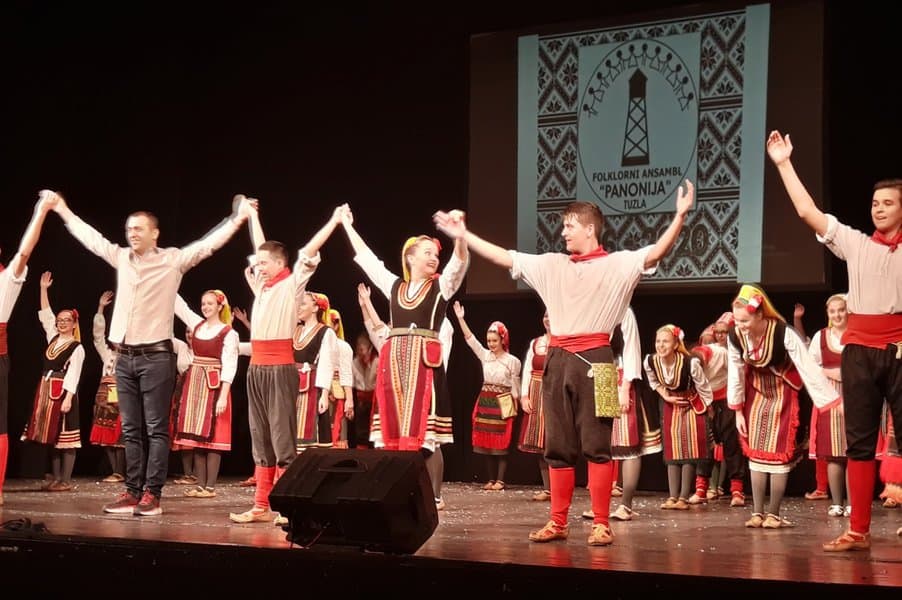 Folklorni ansambl "Panonija" obilježio 24 godine rada - Tuzla L!VE