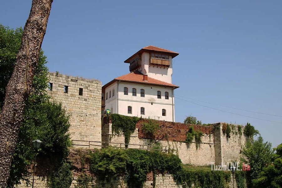 Simbol BiH: Počela rekonstrukcija Kule Husein-kapetana Gradaščevića ...